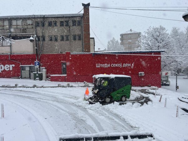 GM636 CLEARS SNOW SIDE BY SIDE WITH HEAVY MUNICIPAL MACHINERY - Green ...